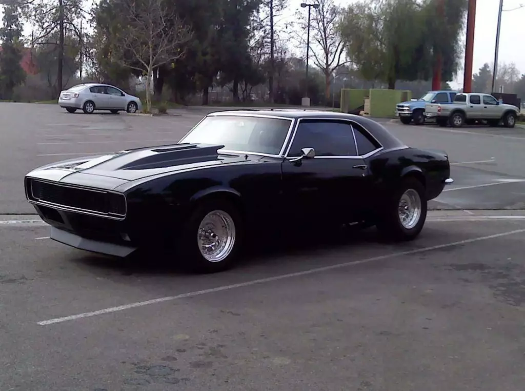 All black everything on this 68 Camaro. Sweet.